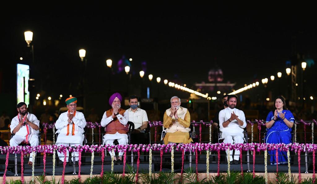 The iconic Kartavya Path and Netaji statue in 33 stunning images ...