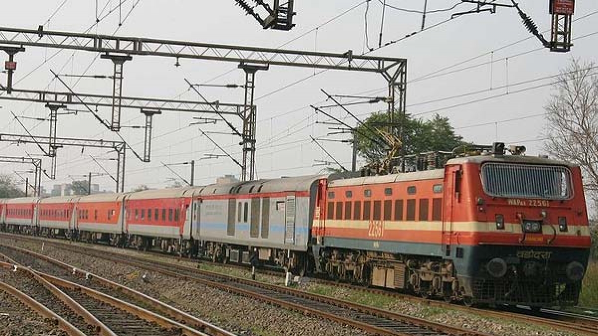 Rajdhani, Shatabdi trains set for major makeover - Oneindia News