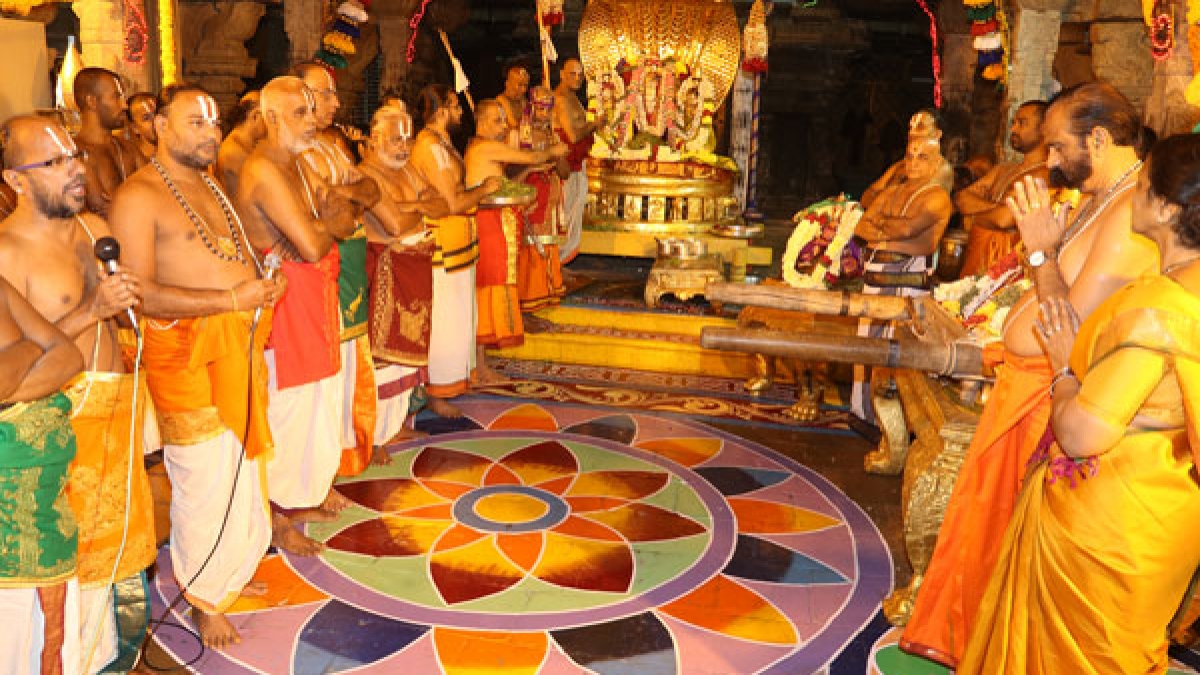 In Pics: Floral extravaganza at Srivari Temple, Tirumala - Oneindia News