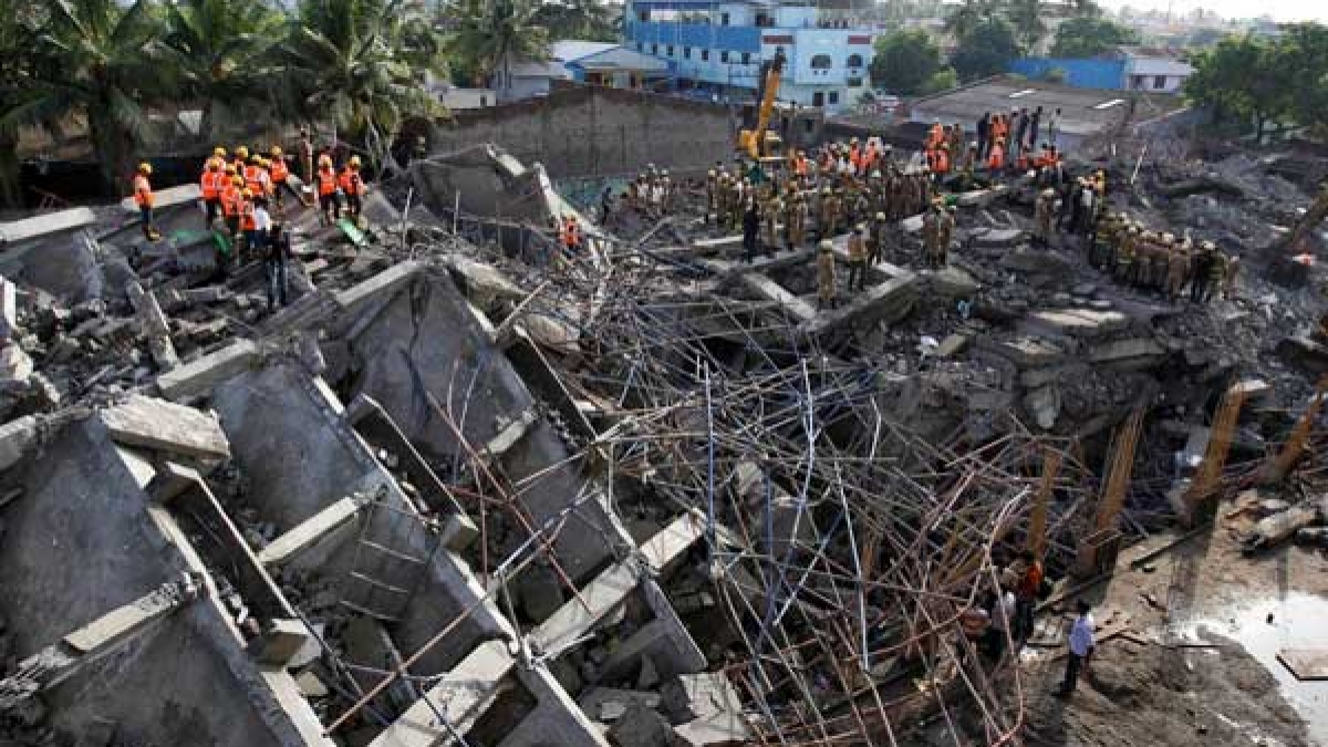 Chennai building collapse: Toll rises to 17 - Oneindia News