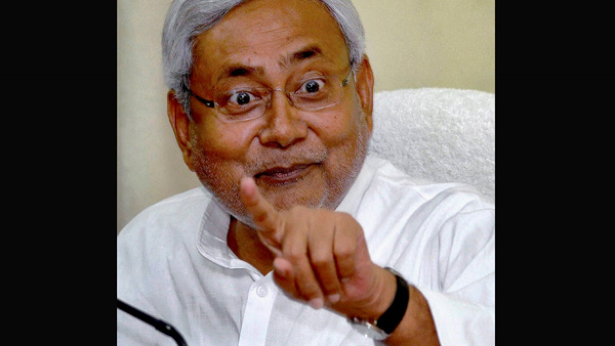 Nitish Kumar flays Vijay Goel's anti-Bihari comments - Oneindia News