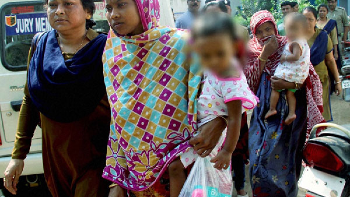 Burdwan blast: MHA seeks report from Mamata government - Oneindia News