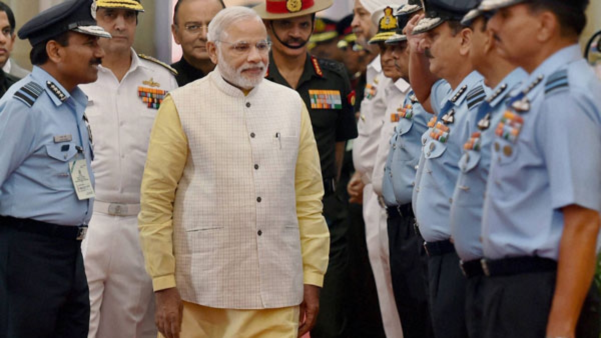 (Video) PM Modi meets service chiefs, wants equal retaliation against ...
