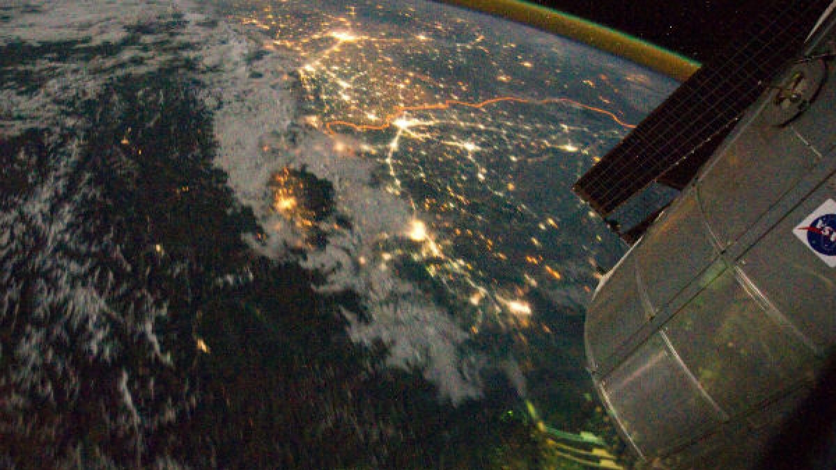 NASA image shows India-Pakistan border at night - Oneindia News