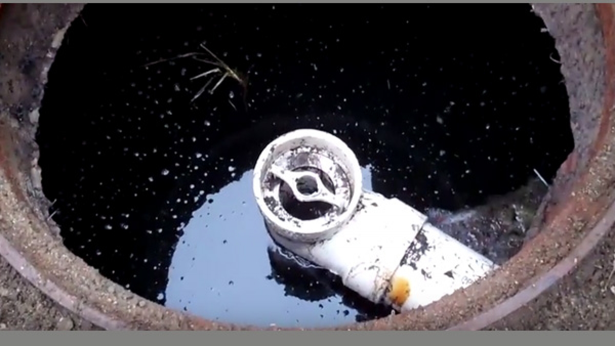 6-year-old dies after falling into septic tank - Oneindia News