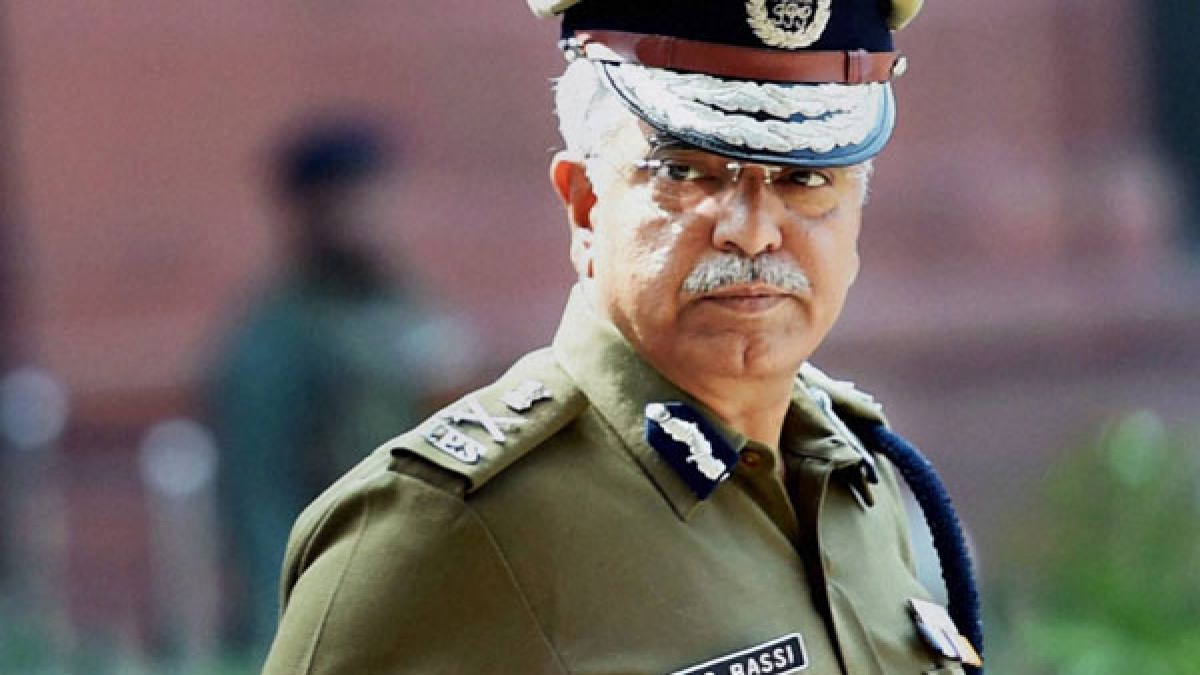 B S Bassi calls for expanding women cab service in Delhi - Oneindia News