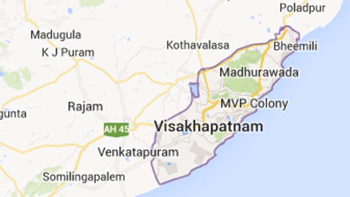 Huge fire in Vizag's Duvvada SEZ - Oneindia News