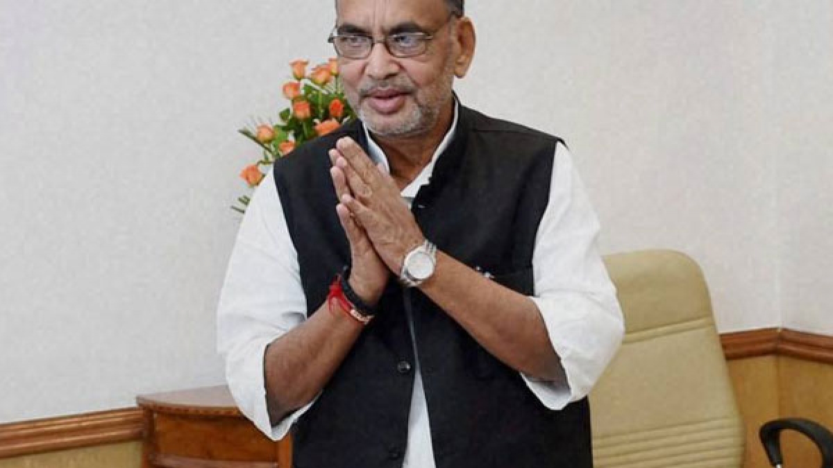 Radha Mohan Singh takes to Facebook to Answer Queries - Oneindia News