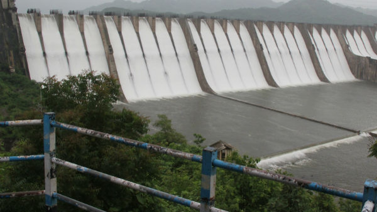Madhya Pradesh releases water from 9 dams - Oneindia News