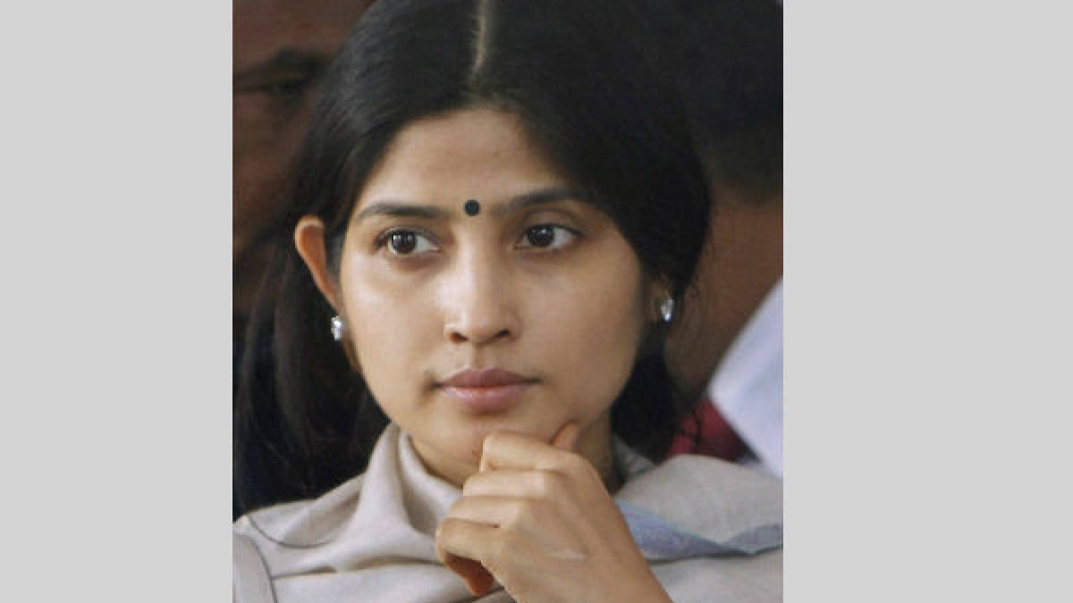 Dimple ‘bhabhi’ Yadav: The glue that keeps SP together - Oneindia News