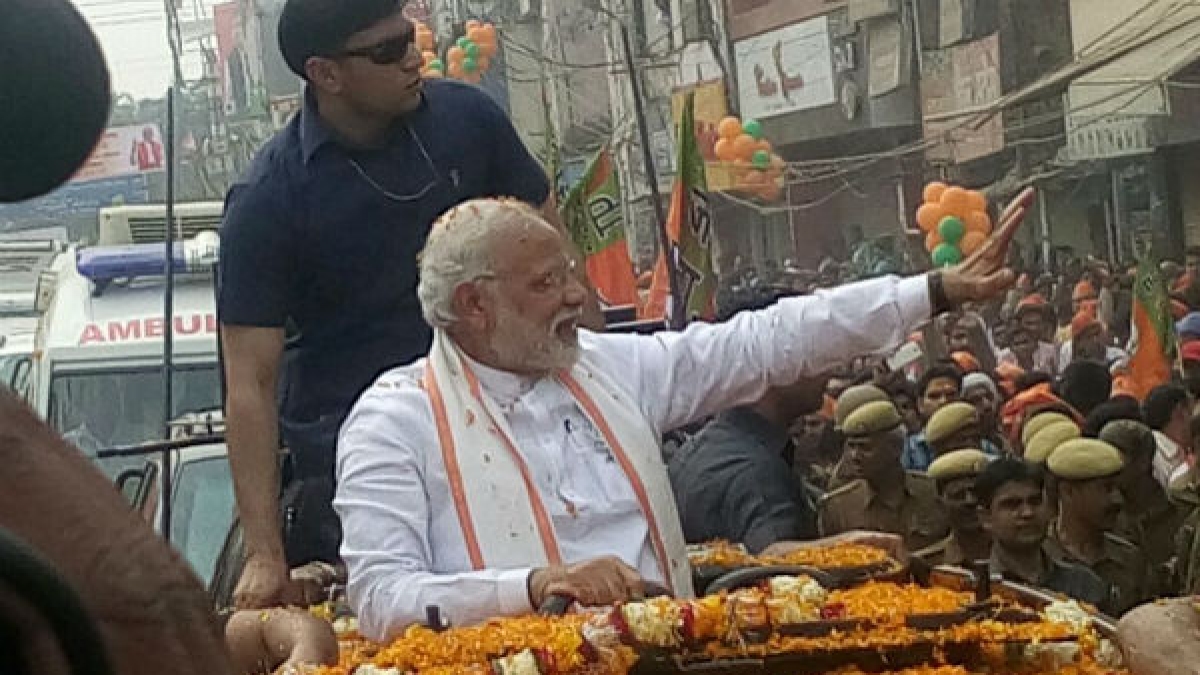 'Har har Modi, Ghar ghar Modi' echoes across Varanasi - Oneindia News