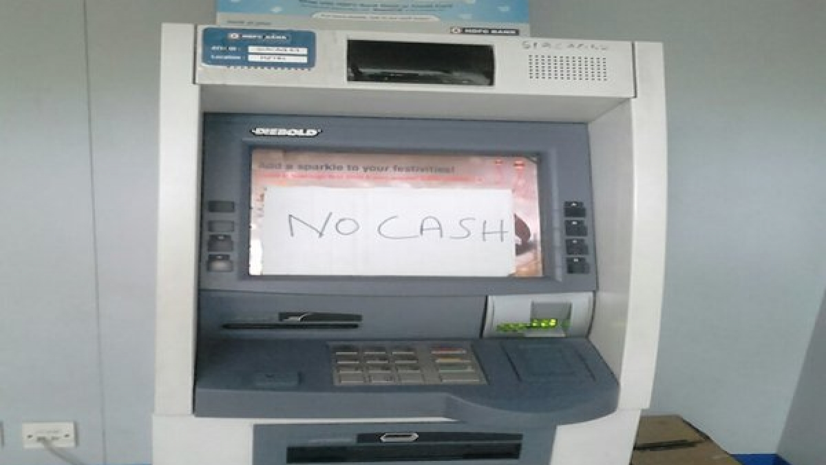 Availability of cash in ATMs worsens in few cities: Survey - Oneindia News