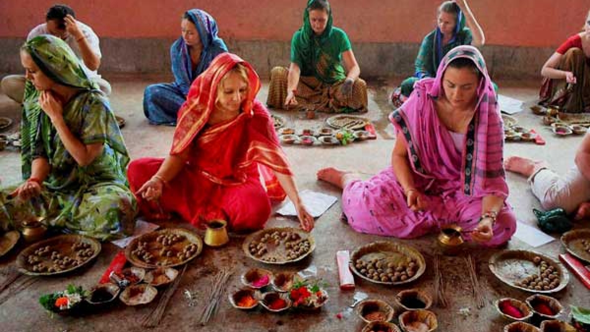 Shradh 2017: Significance, how to offer food to ancestors - Oneindia News