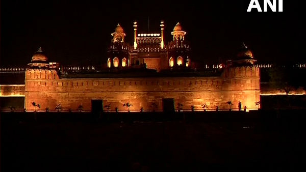 I-Day celebrations: 2,500 lamps illuminate Red Fort after sunset ...