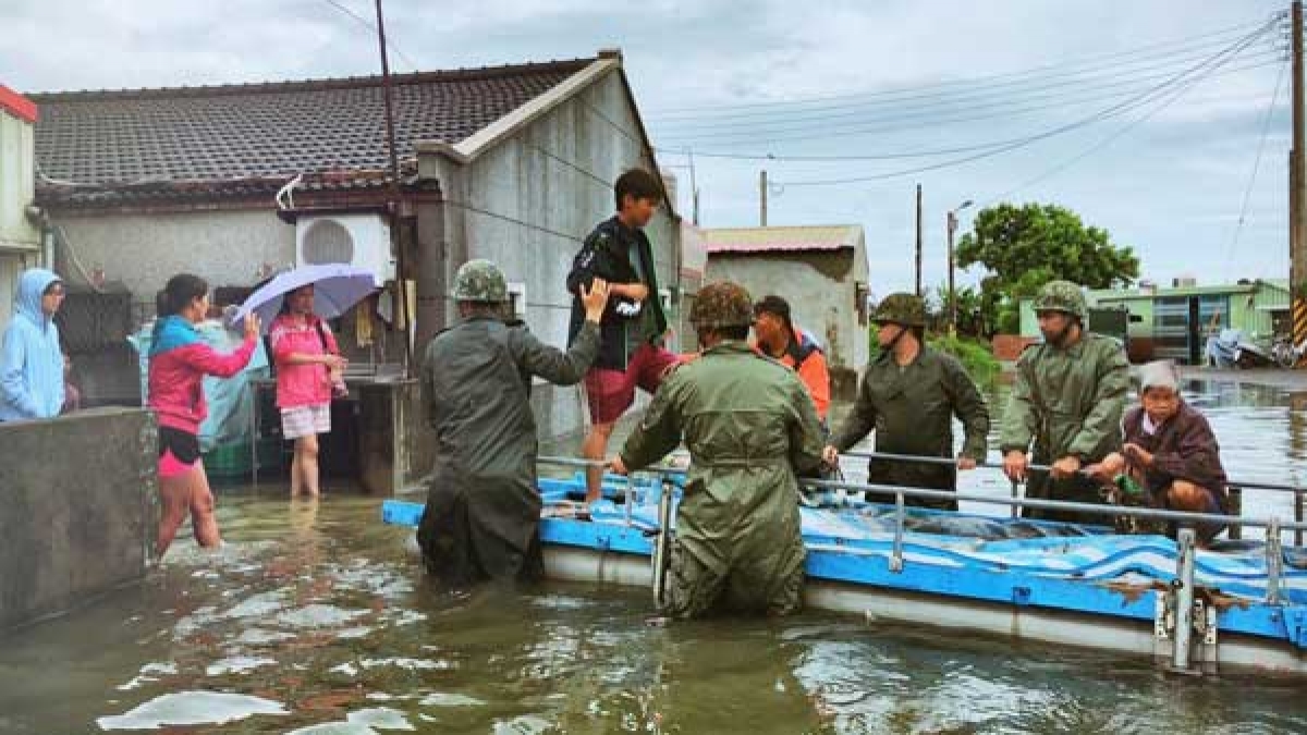 Thousands evacuated as Taiwan floods leave six dead - Oneindia News