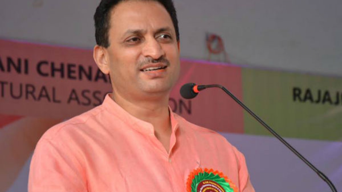 Union Minister Anant Kumar Hegde rakes up ‘Rahul hybrid breed’ row ...
