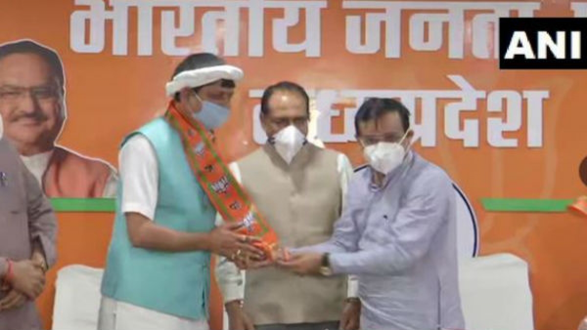 MP Congress MLA Pradyuman Singh Lodhi switches to BJP - Oneindia News