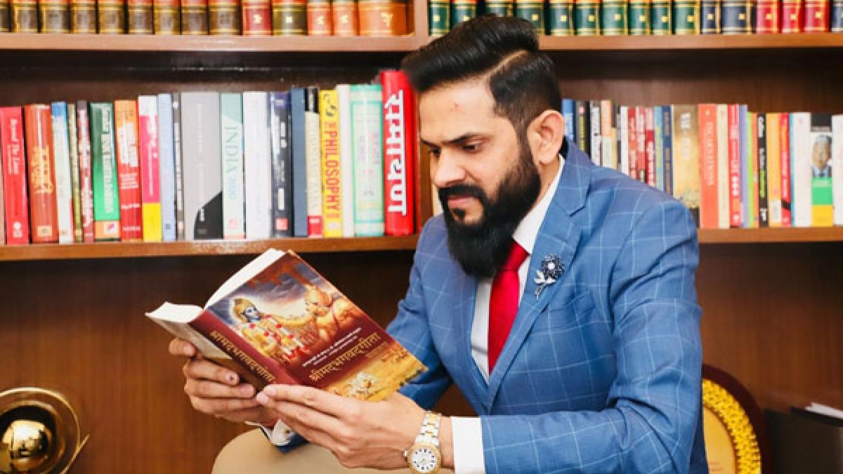 HUMANITY AT IT’S PEAK : DR. BRAJESH YADAV - Oneindia News