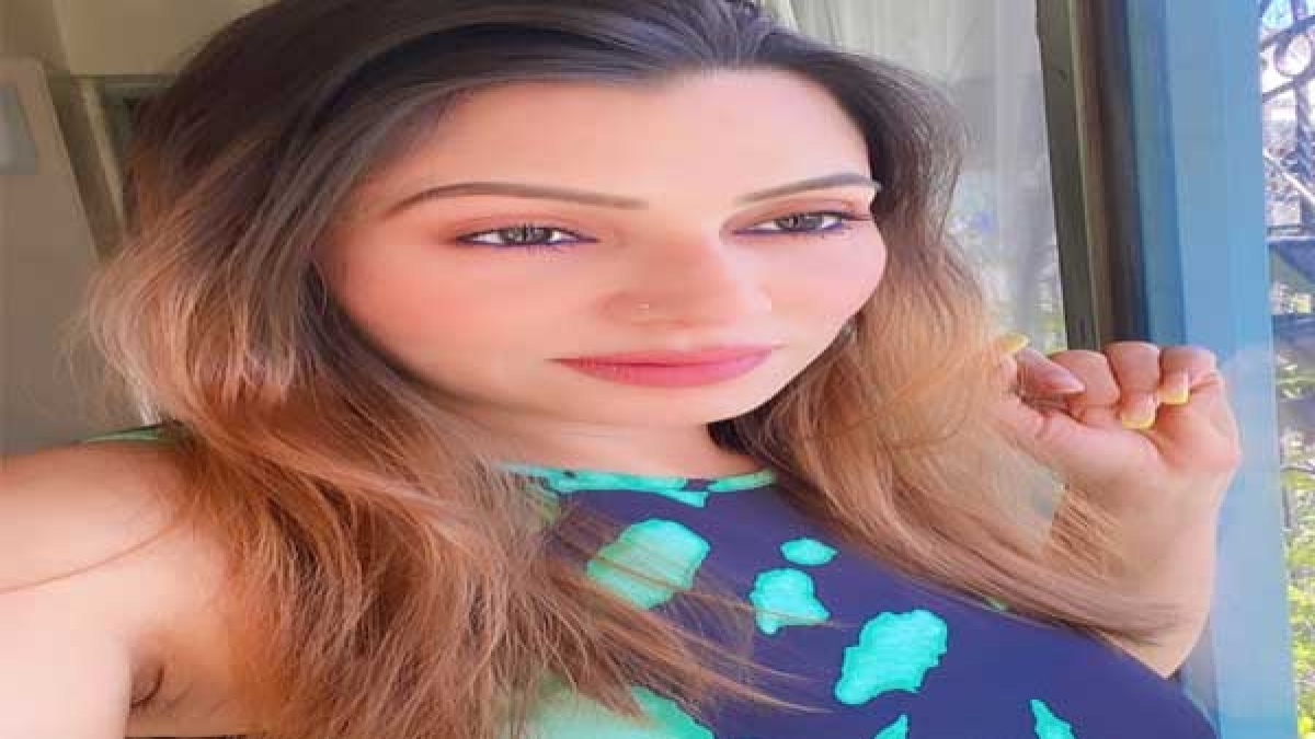 Karrishma kar making big moves from Social Media - Oneindia News