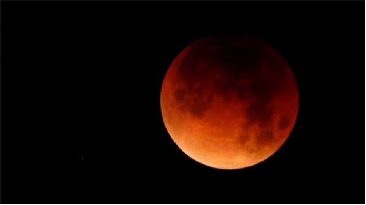 Why does the Moon turn red during a lunar eclipse? Explained - Oneindia ...