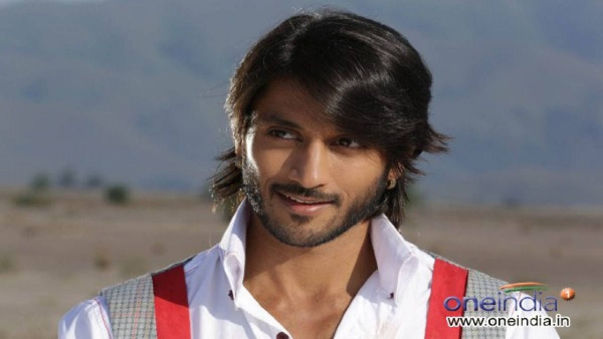 Hijab row: Kannada film actor Chetan Kumar arrested for critical tweet ...