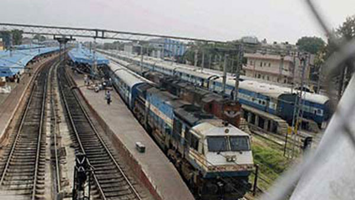 Minor killed, 6 injured as car crashes into Jammu railway station ...