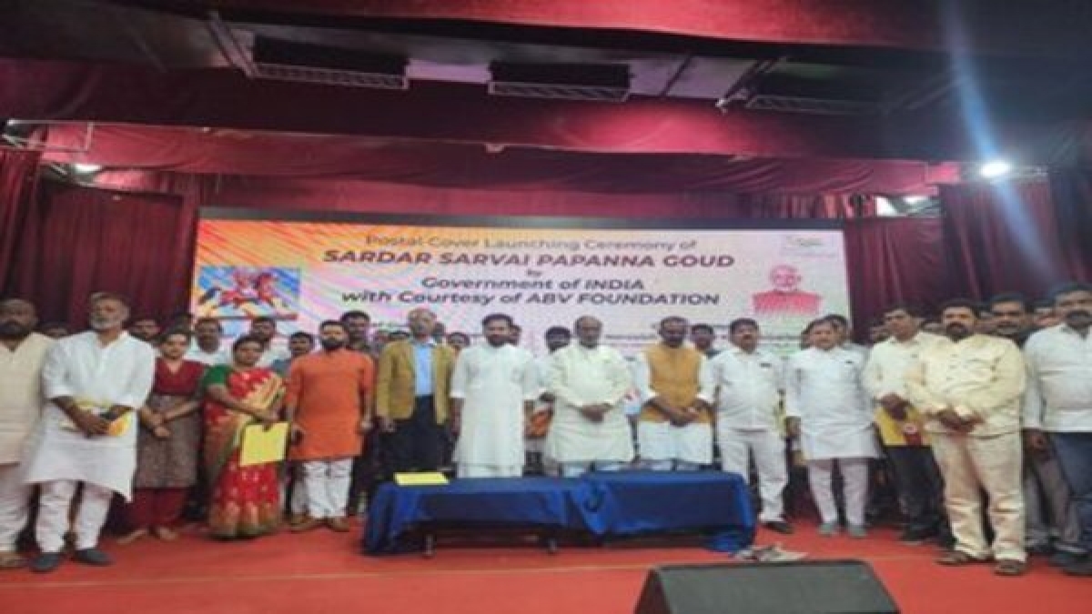 Union Minister unveils postal cover of Sardar Sarvai Papanna Goud ...