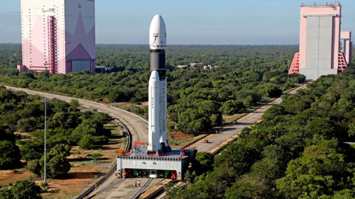 ISRO will develop reusable rocket for carrying heavy payloads ...