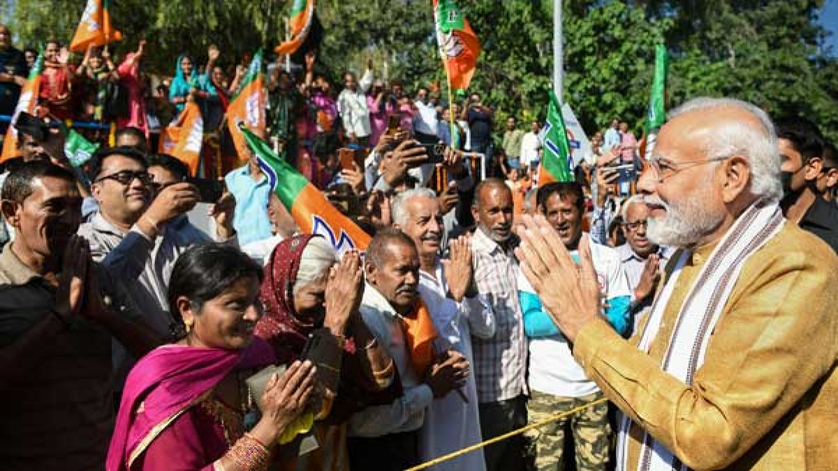 'Sher' in Himachal: PM Modi flags off 4th Vande Bharat amid chants and ...