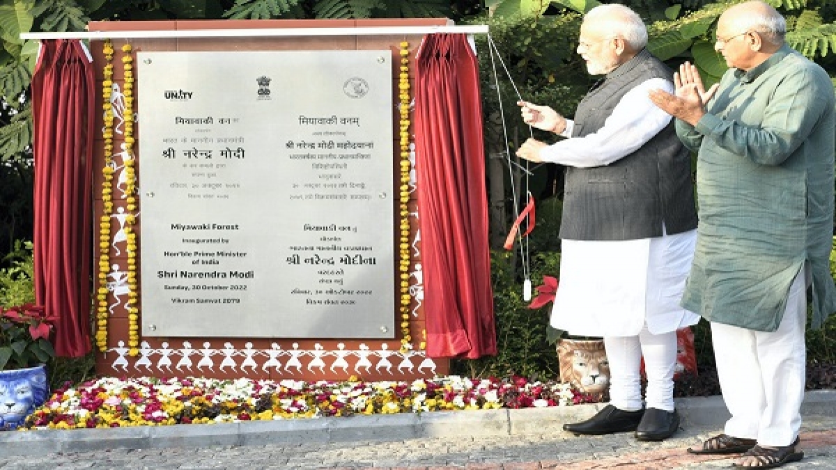 PM Modi dedicates maze garden, Miyawaki forest, houseboat service near ...