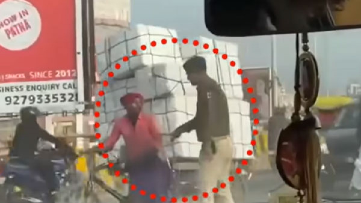 Fact Check: Video of rickshaw puller being beaten by cops is from Bihar ...