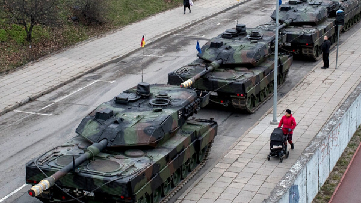 Ukraine gets 88 older Leopard tanks - Oneindia News
