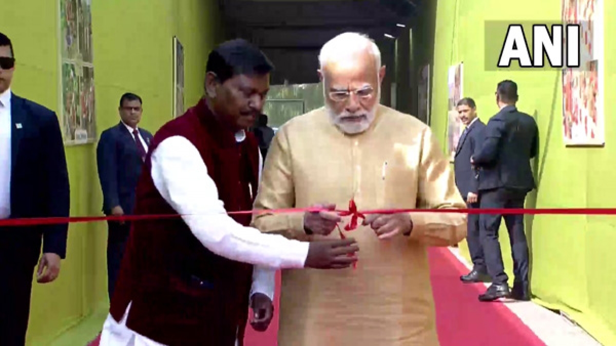 PM Modi inaugurates Aadi Mahotsav at Major Dhyan Chand National Stadium ...