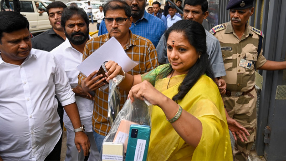 K Kavitha submits all phones as she walks in for 3rd round of ED ...