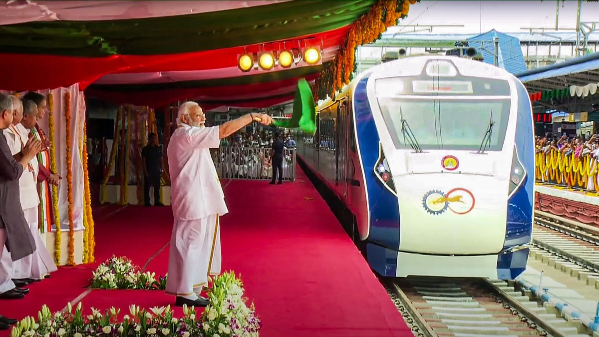 Modi flags off Kerala's first Vande Bharat Exp: Find route, fare & timing - Oneindia News