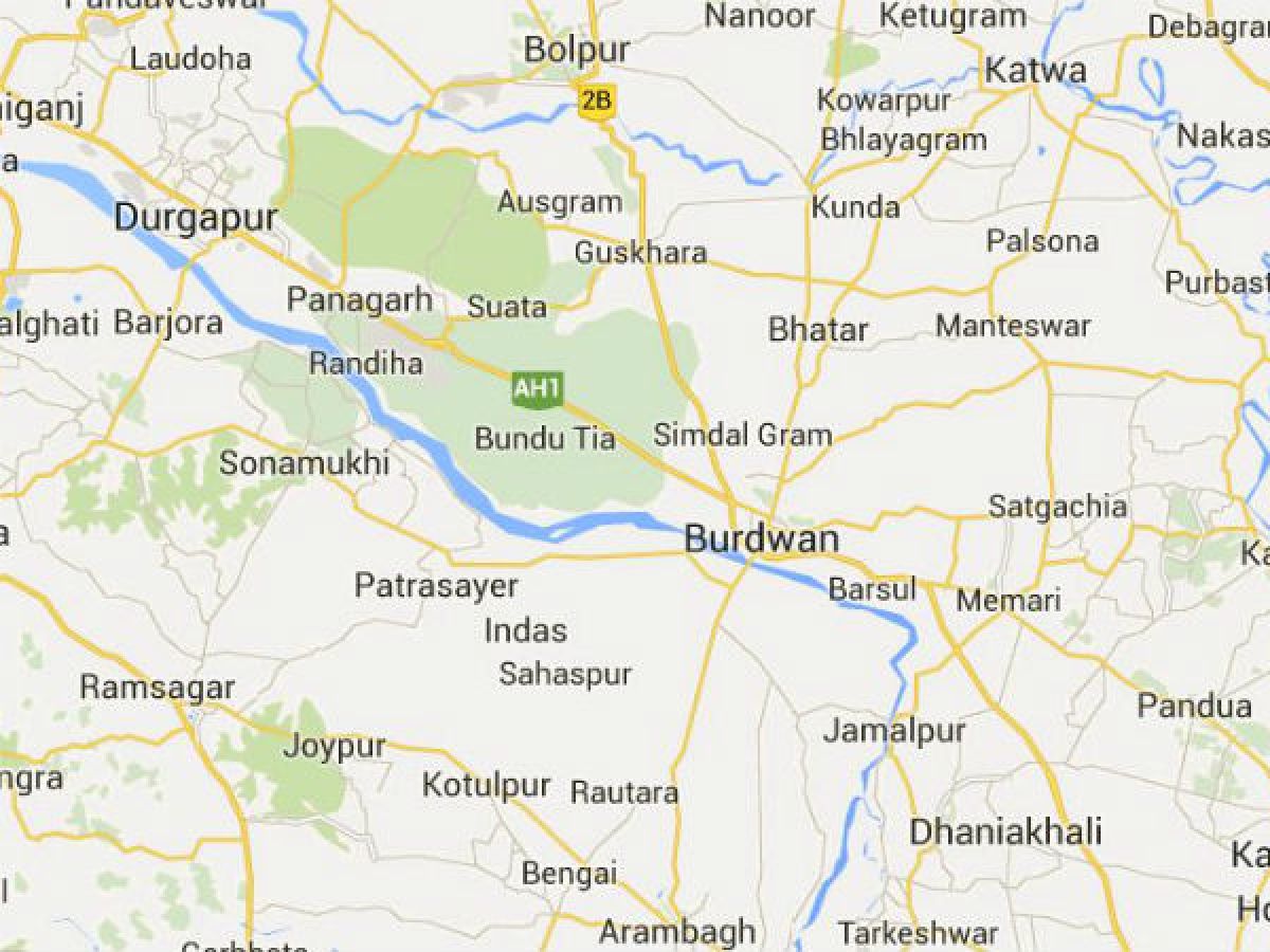 West Bengal: BJP-TMC clash in Burdwan village, RAF deployed - Oneindia News