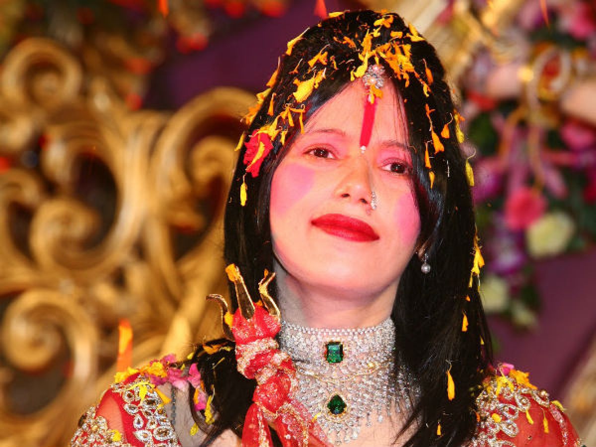 Dowry, Obscene dance, short skirt: Controversial godwoman Radhe Maa ...