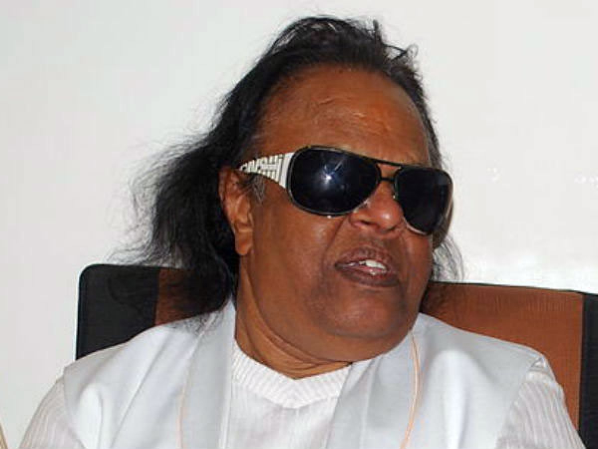 Music composer Ravindra Jain critical, airlifted from Nagpur to Mumbai ...
