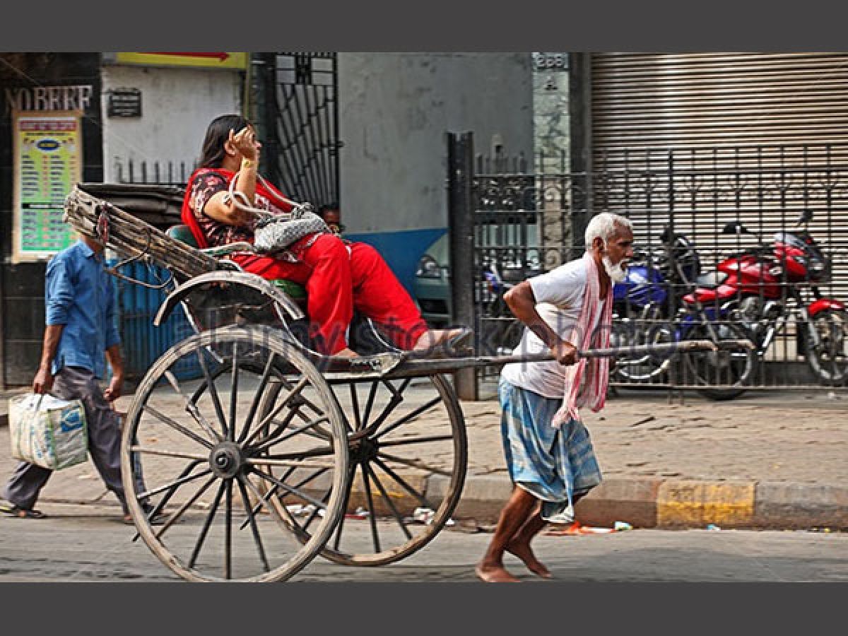 Old and infirm: Poverty drives elderly to do hard physical labour ...