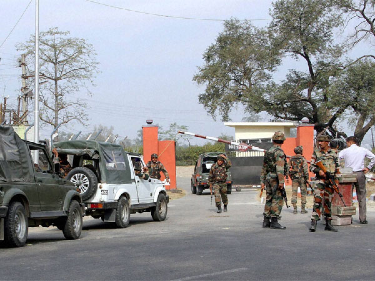 Narendra Modi greets soldiers on Army Day - Oneindia News