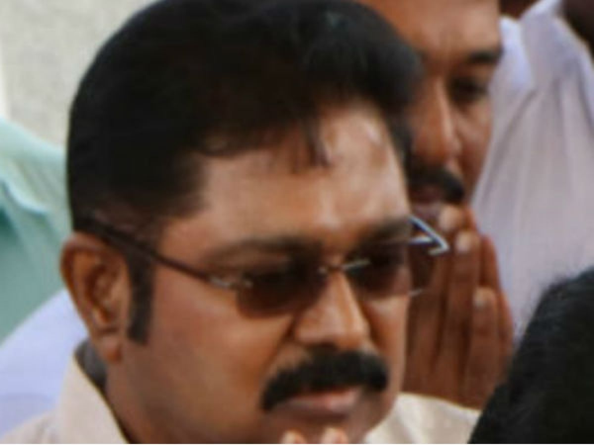 TTV Dinakaran invites Panneerselvam to join AIADMK - Oneindia News