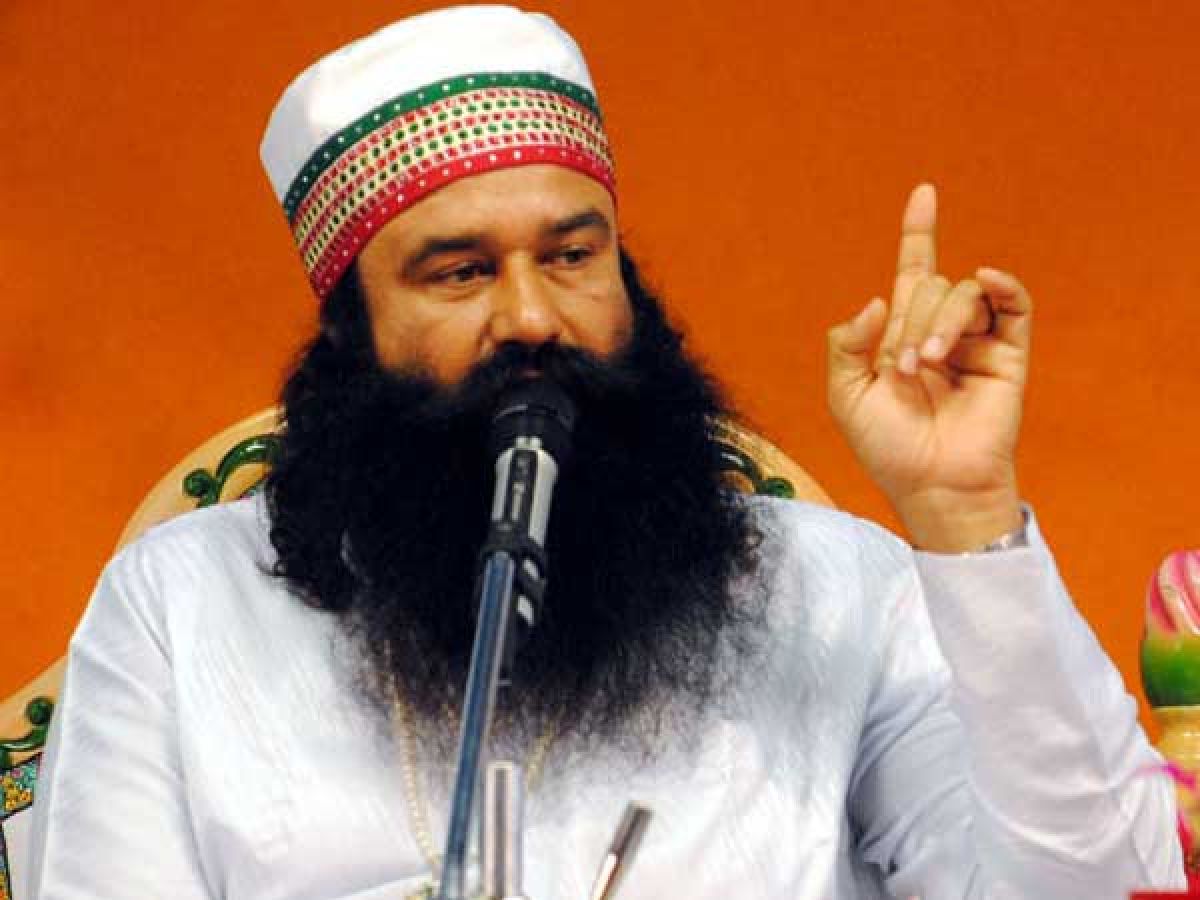 UP sadhus demand death penalty for Gurmeet Ram Rahim - Oneindia News