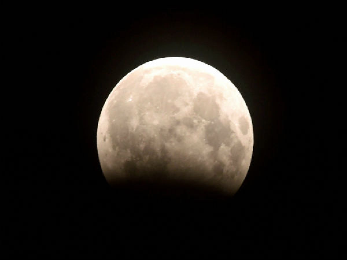 First ‘Blue Moon’ total eclipse in 150 years to occur this month ...