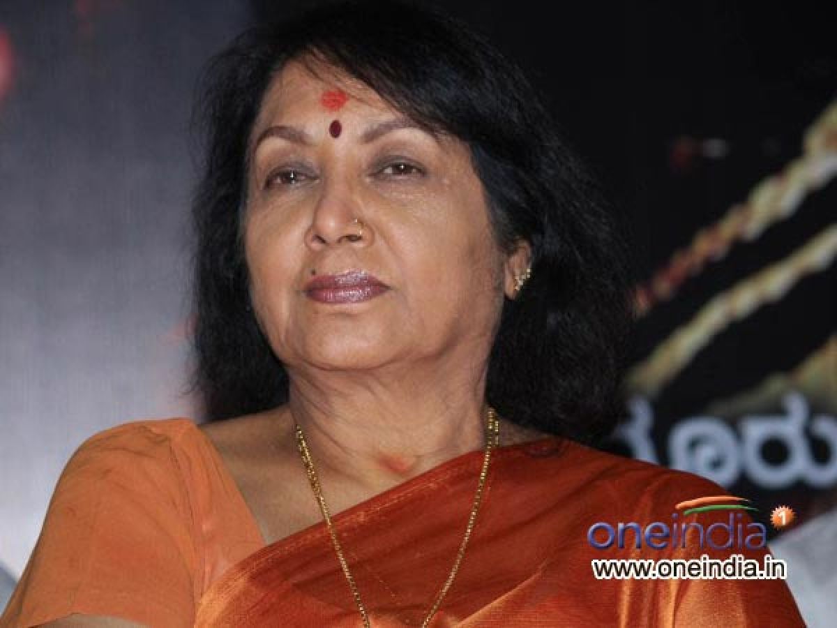 Kannada actress Jayanthi hospitalised - Oneindia News