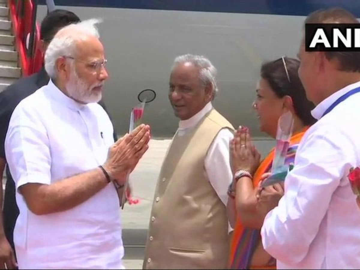 'Vikas our only agenda', says PM Modi in Jaipur - Oneindia News