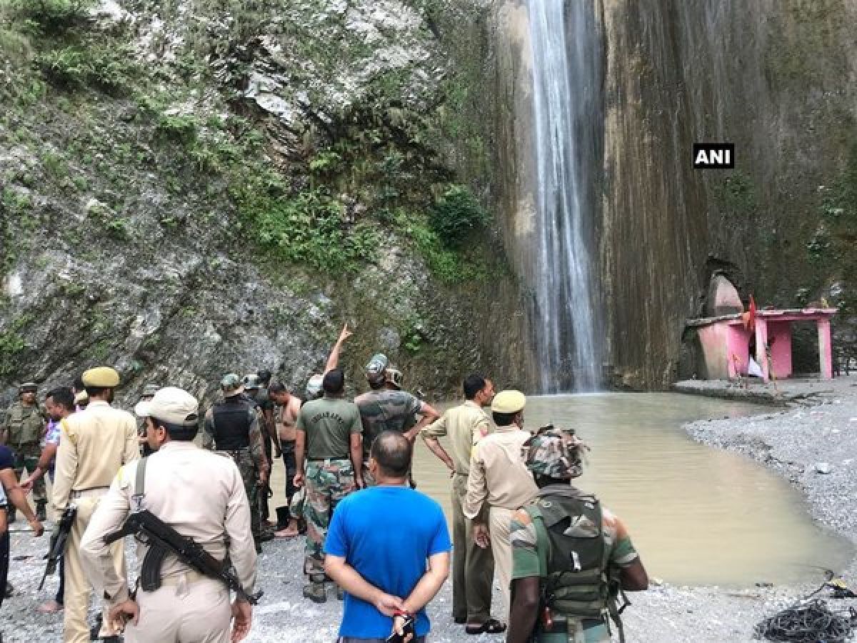 J&K: Landslide at Sehar Baba waterfall kills 7 - Oneindia News