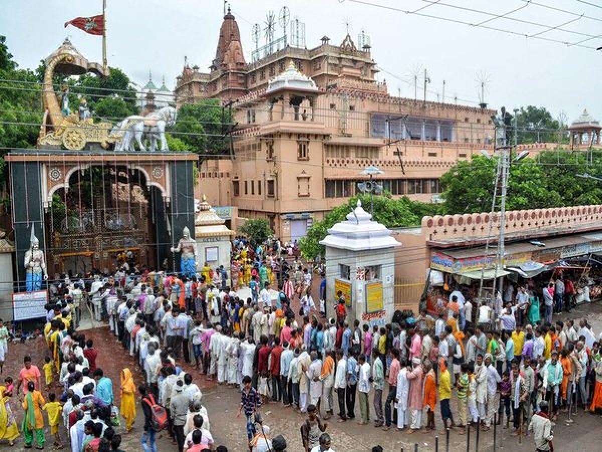 Janmashtami 2018: Lakhs throng Mathura, massive rush at Sri Krishna ...