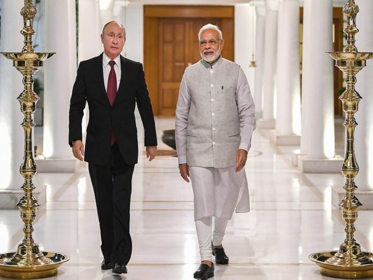 PM Modi welcomes Vladimir Putin with warm hug, dinner; official summit ...