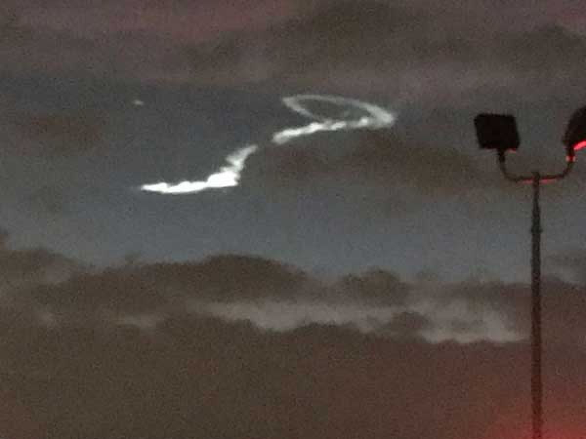 Mysterious light appears on California sky, leaves many puzzled; What ...