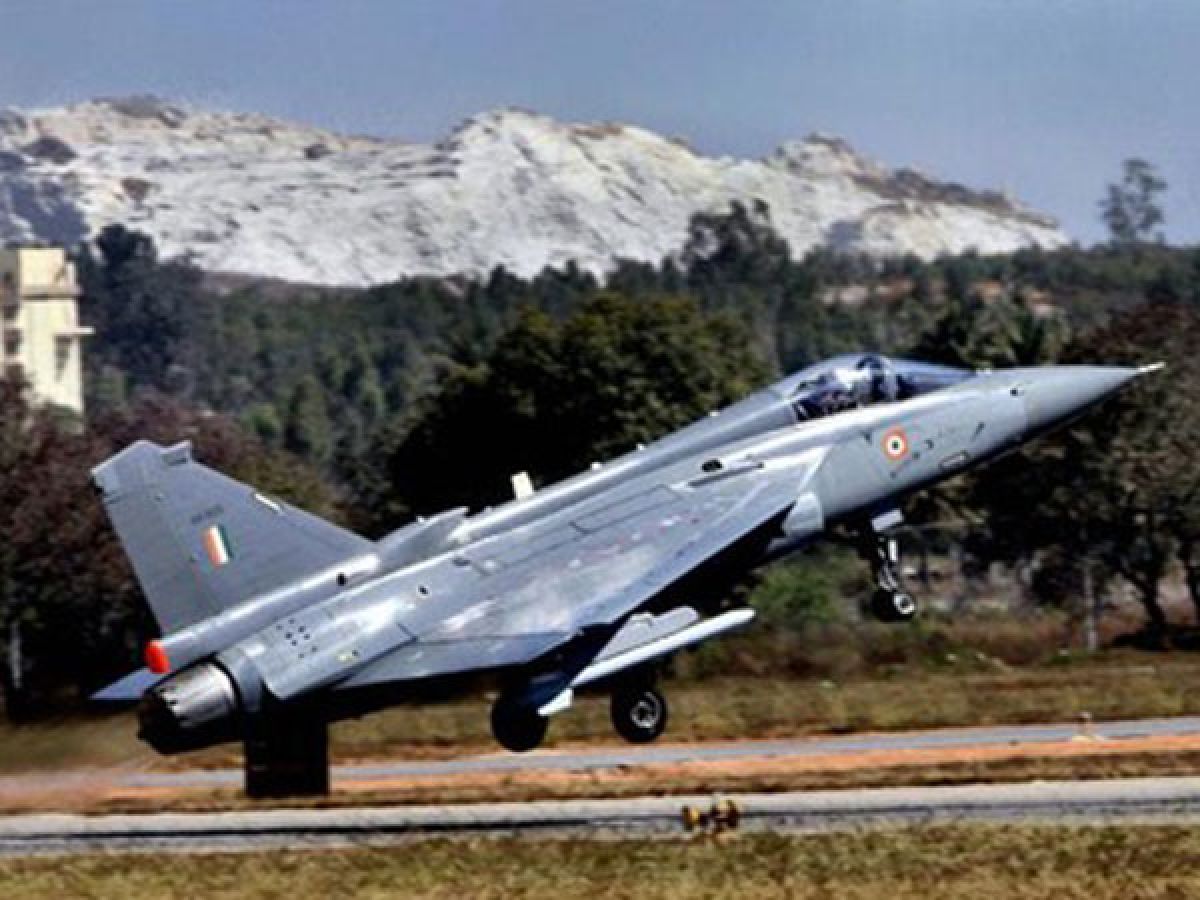 Weaponised LCA Tejas: Is it superior to Sino-Pakistani JF-17 fighter ...